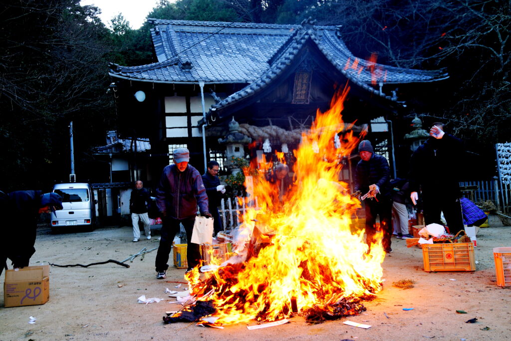 三島神社・吉原熊野神社 どんと焼き – 潮見地区まちづくり協議会